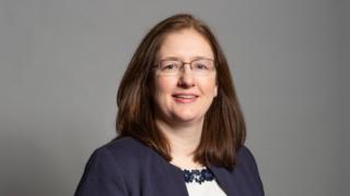 Retired Heckington couple 'devastated' by solar farm plans - BBC News