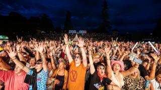 Skipinnish singer Norrie MacIver stunned after band decide to replace ...