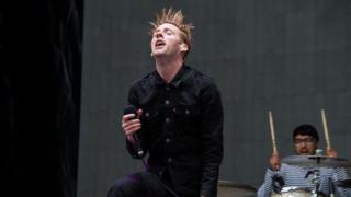 Slane Castle concerts: Man behind world famous gigs dies - BBC News