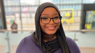 Manchester bus pass will ease young adults into paying for travel - BBC ...