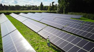 Hundreds object to temporary Springwell green belt solar farm - BBC News
