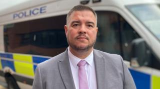 Hartlepool arrests as police raid homes linked to knife crime - BBC News