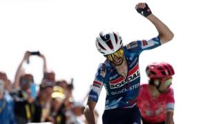 Emilylouu onlyfans this girl is a fantastic smoocher,