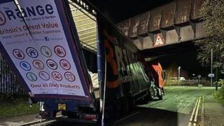 Driver of wedged lorry under bridge in Oswestry 'misjudged' heights ...
