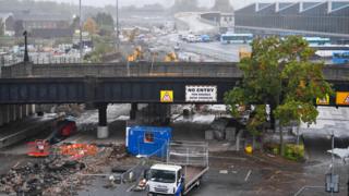 Boyne Bridge: Work to dismantle bridge begins - BBC News