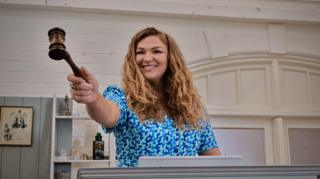 The TV antiques expert 'flying a flag' for women - BBC News