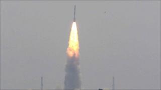India launches largest rocket and unmanned capsule - BBC News