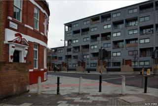 Then and now: Hackney revisited - BBC News