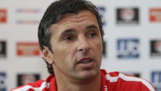 Gary Speed's dad Roger praises worldwide support - BBC News