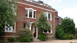 Charles Dickens' fame boosts Kent's economy 200 years on - BBC News
