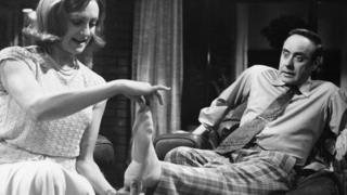 Victor Spinetti, actor and star of Beatles films, dies - BBC News