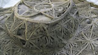 Luton Museums mystery of 400-year-old rare hat - BBC News