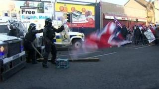 Union flag dispute: Riot breaks out in east Belfast - BBC News