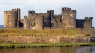 Caerphilly Castle Ladies FC leave league after 43-0 loss - BBC News