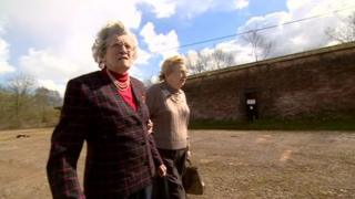 The Canary Girls: The workers the war turned yellow - BBC News