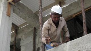 A glimpse inside Cuba's prisons - BBC News