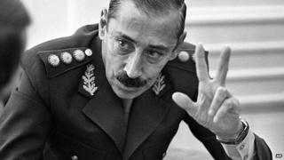 Death of Argentina's Videla evokes painful memories - BBC News