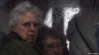 Met Office experts meet to analyse 'unusual' weather patterns - BBC News