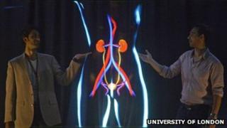 Huge 'holograms' offer medics more memorable classes - BBC News