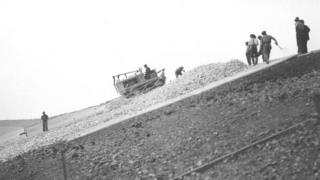 In pictures: Building Cheddar Reservoir in the 1930s - BBC News
