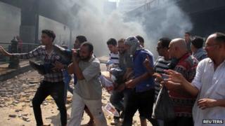 Egypt crisis: Deaths as Cairo violence resumes - BBC News