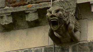 'Alien' gargoyle on ancient Paisley Abbey - BBC News