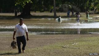 Mexico storms: Hurricane Manuel makes landfall - BBC News