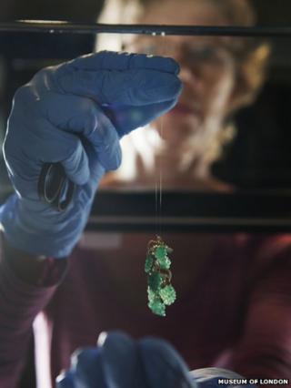 In pictures: The Cheapside Hoard - BBC News