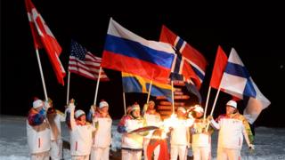 Day in pictures: 25 October 2013 - BBC News