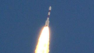 Mars Maven mission arrives in orbit - BBC News
