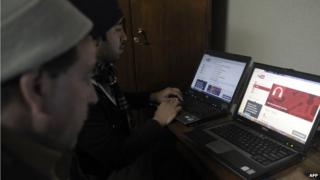 YouTube triggers comments debate as it alters policy - BBC News