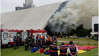 Brazil Niemeyer building hit by fire in Sao Paulo - BBC News