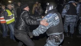 Profile: Ukraine's 'Right Sector' movement - BBC News
