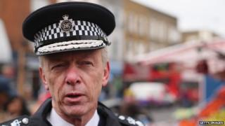Rape investigations 'overwhelming burden' on Met Police - BBC News