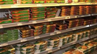 Ready meals to get Red Tractor meat seal of approval - BBC News