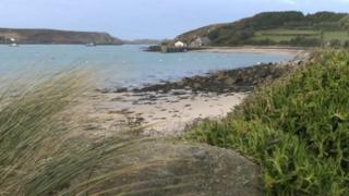 Isles of Scilly tackle storm damage - BBC News
