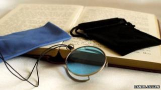 Why do people wear a monocle? - BBC News