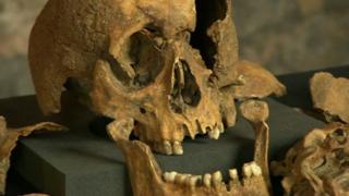 Black Death skeletons unearthed by Crossrail project - BBC News