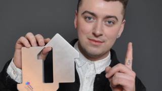 Sam Smith enjoys US chart success with debut album - BBC News