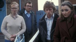 'Allo 'Allo star Sam Kelly dies at 70 - BBC News