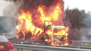 M56 to close as bridge is demolished near Manchester Airport - BBC News