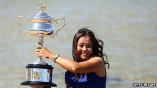 Wimbledon 2014: Li Na courts fans and sponsors - BBC News