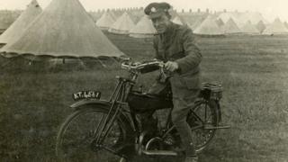 How schools inspired World War One recruitment - BBC News