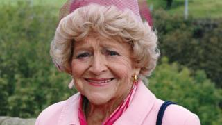 Obituary: Dora Bryan - BBC News