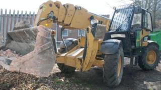 Dome robber Raymond Betson jailed over bungled raid - BBC News