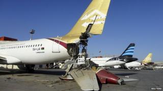 Libya crisis: US 'caught off-guard' by air strikes - BBC News