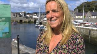 Victoria Cross winner Major Robert Cain in Isle of Man bridge honour ...