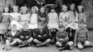 Bill Tutte: The unsung codebreaking hero of World War Two - BBC News