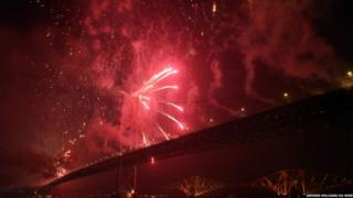 In Pictures: Forth Bridge 50th anniversary fireworks - BBC News