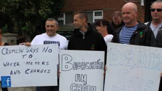 Water charges: Almost 100 protests across Republic of Ireland - BBC News